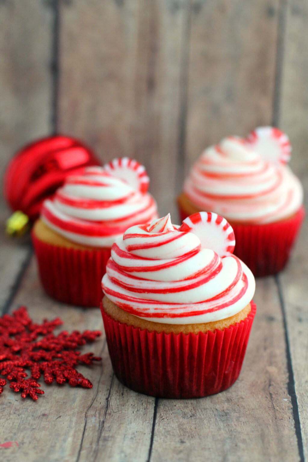 Peppermint White Chocolate Cupcakes - When is Dinner? Peppermint White ...