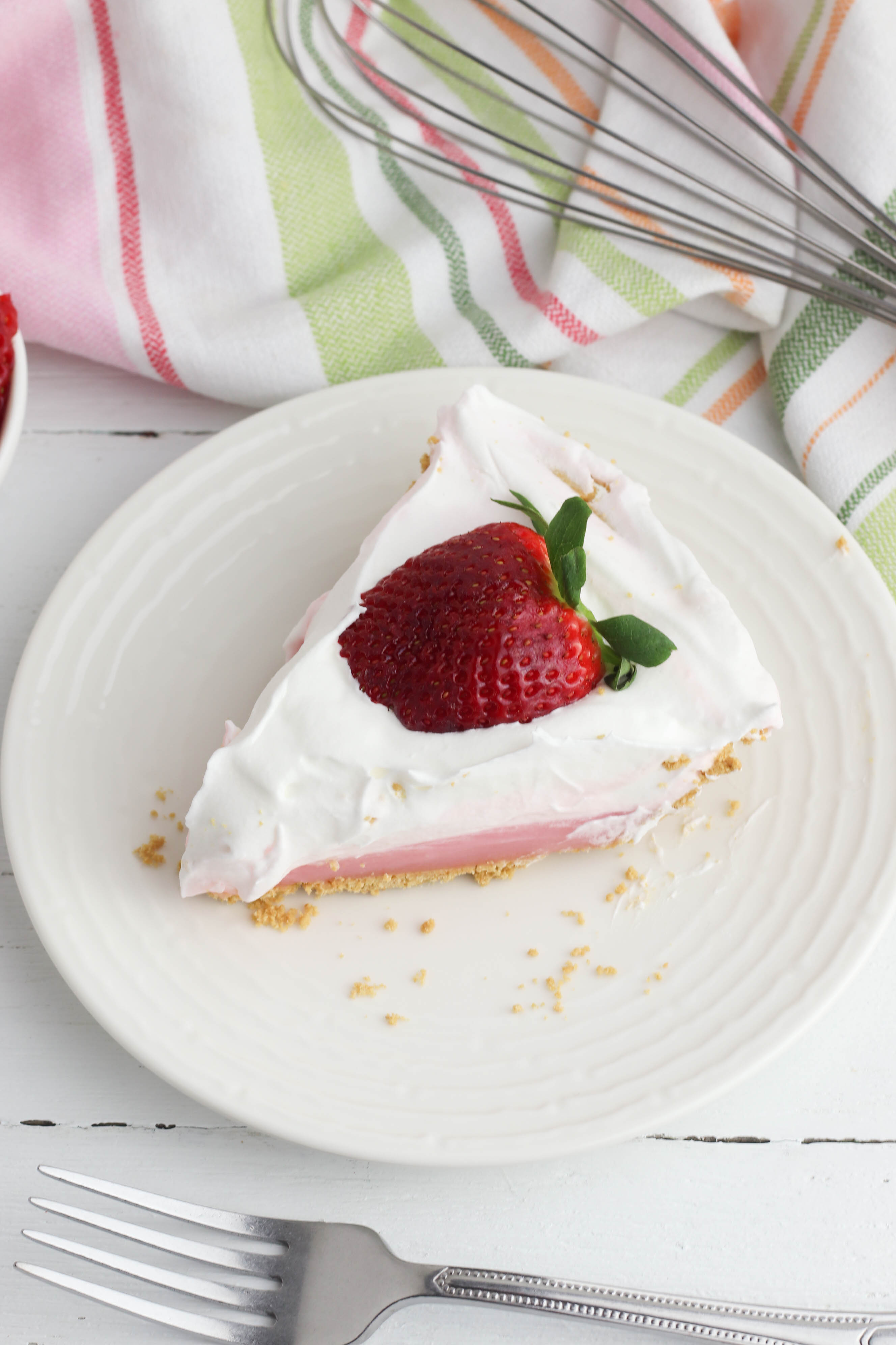 Easy No Bake Strawberry Pudding Pie | When is Dinner