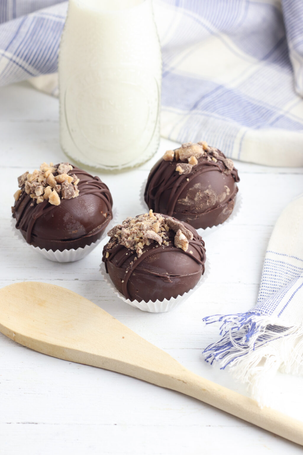 Toffee Hot Chocolate Bombs - When is Dinner?