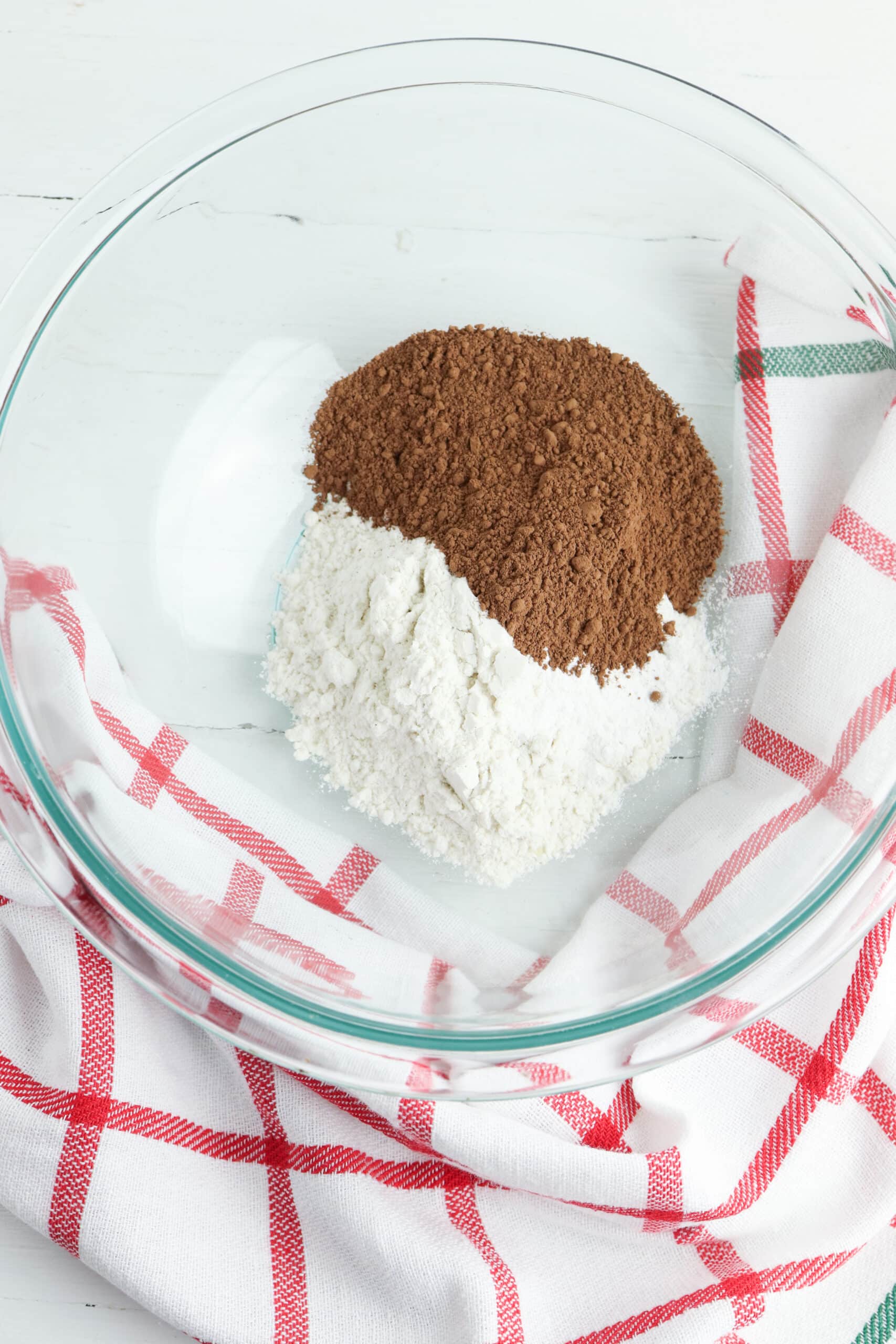 Peppermint Chocolate Swiss Roll - When is Dinner?